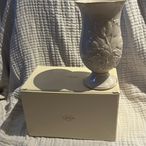 Lenox | Dining | Lenox Tulip Splendor 202 Vase Ivory New In Box | Poshmark